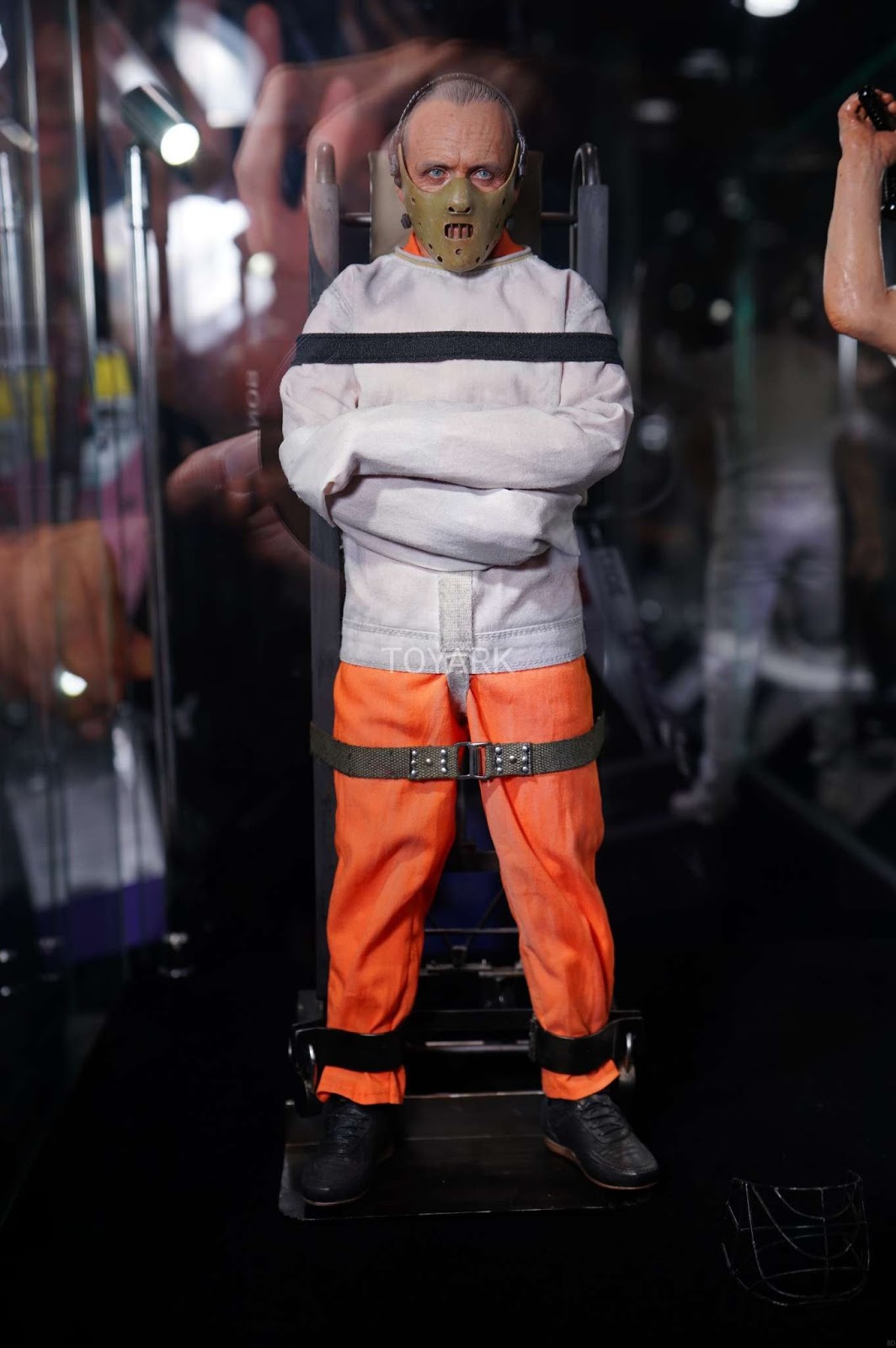 Images: Hannibal Lecter 1/6th Scale Figure From SDCC