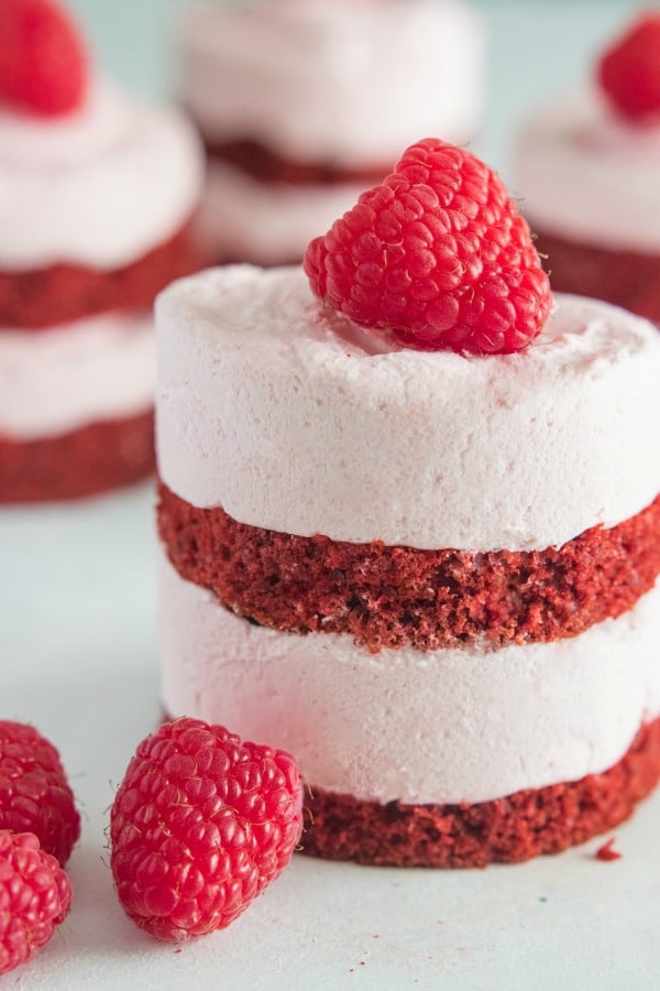 RASPBERRY MOUSSE RED VELVET CAKE - CUCINA DELICIOUS
