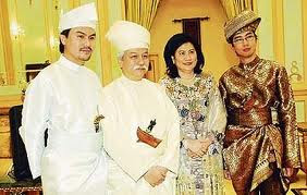 Keluarga Tuanku Munawir: Tunku Ali Redhauddin Muhriz (Tunku Besar Seri ...