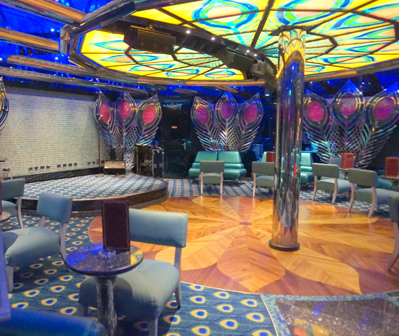 Carnival Glory Bar Blue Club ~ The Dias Family Adventures