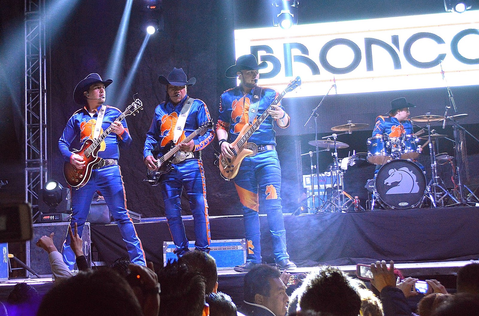 Bronco, el Gigante de América llena la plaza de toros de Tultitlán