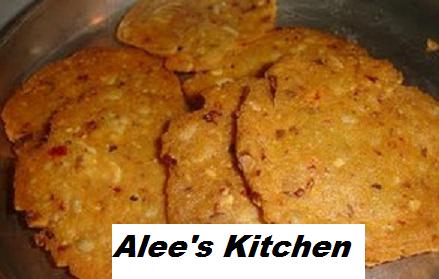 Nippattu and Kodubale (ನಿಪ್ಪಟ್ಟು, ಕೋಡುಬಳೆ)