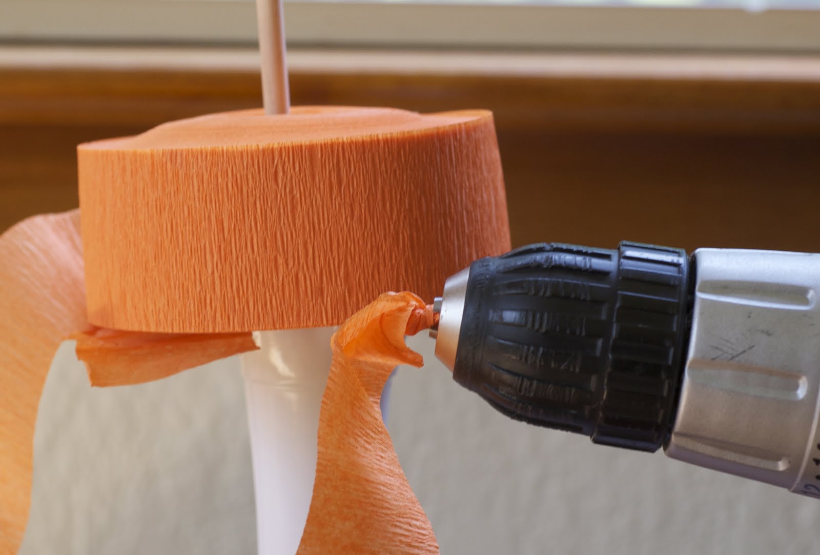 Maize Hutton: How to make paper twine from crepe paper DIY