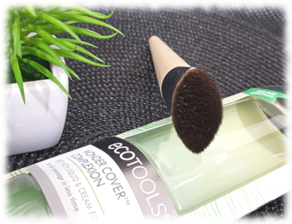 Kats Colourings Review Ecotools Wonder Cover Complexion Brush