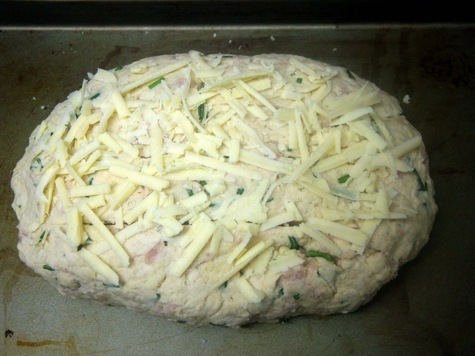 Eat Rainbow Love: Ham, cheese and chive bread