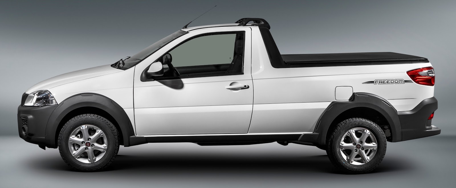 Fiat lança Strada Freedom com cabine simples por R$ 61 590