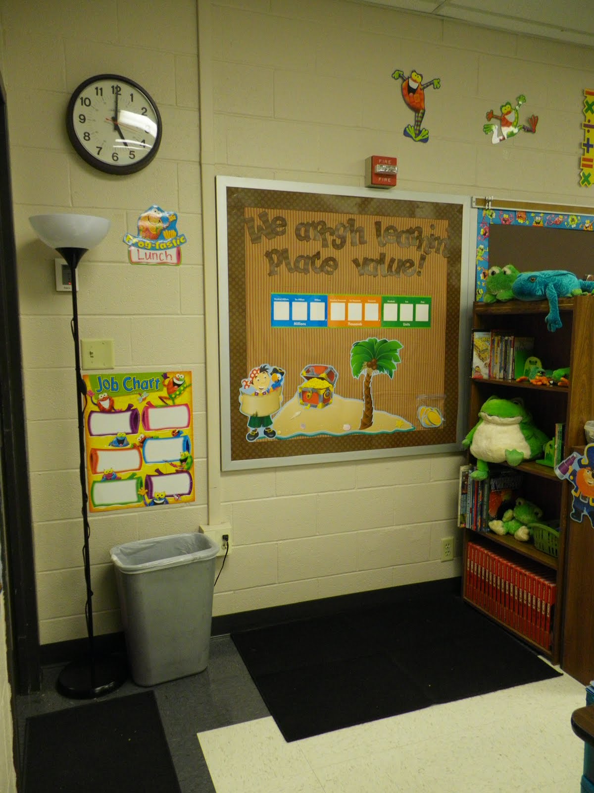 Tales of Frogs and Cupcakes: Classroom put back together...CHECK!