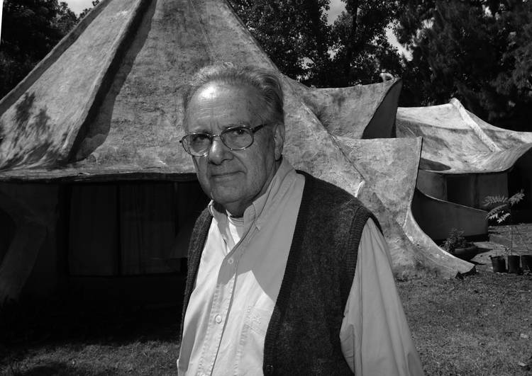 Hacia una Arquitectura de la Historia: Homenaje a Claudio Caveri