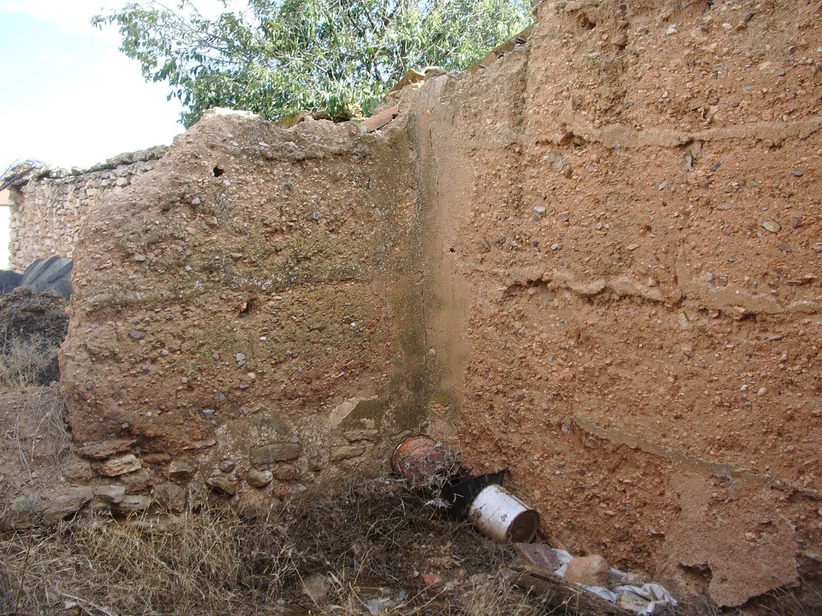 plenas: El tapial en Plenas (4) Tapial reforzado con brencas