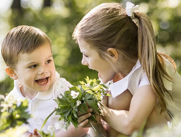 New photos of Princess Estelle and Prince Oscar were released