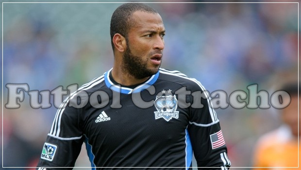 Víctor Bernárdez podría jugar en el Sevilla de España - Gustavo Roca