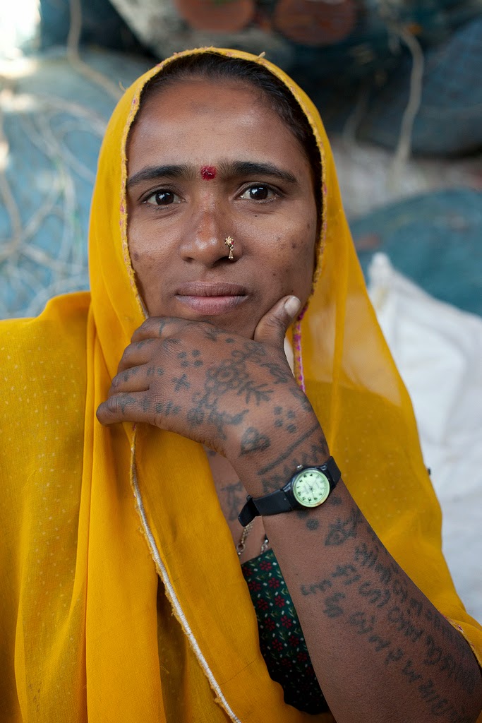 Local style: Women tattooing in India