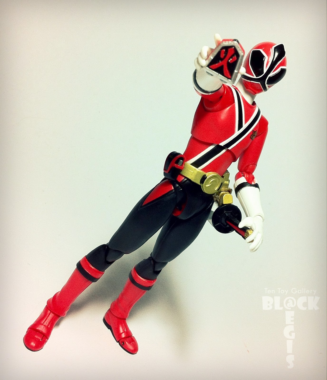 Ten Toy Gallery: Review: S.H.Figuarts Shinken Red