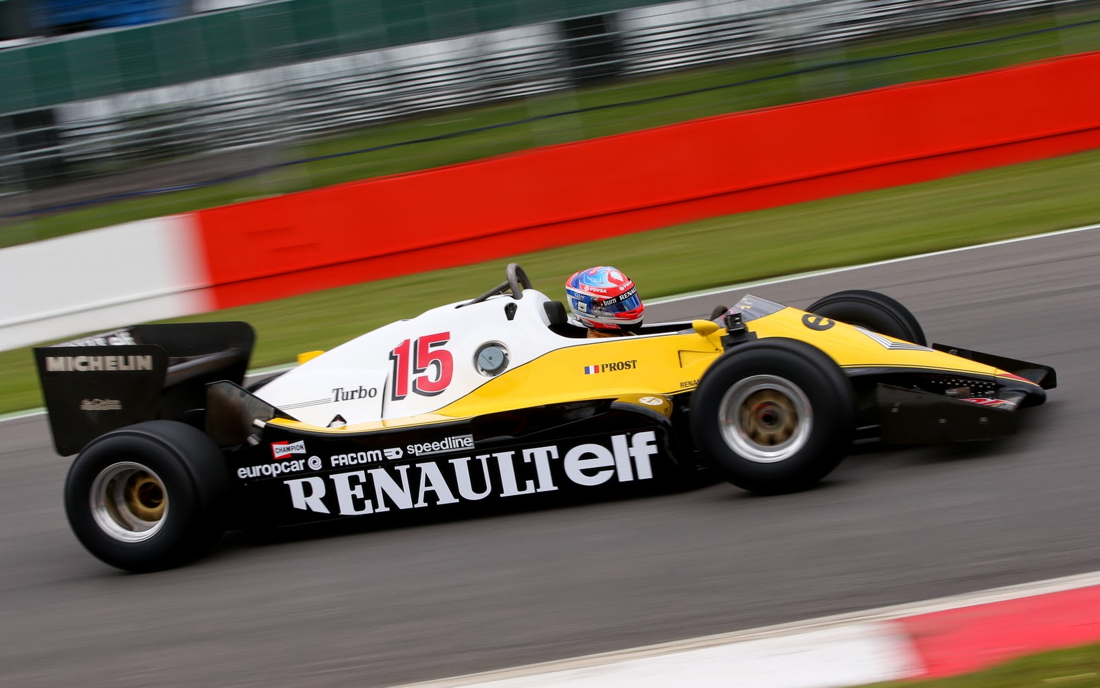 PHOTO: RENAULT PAYS HOMAGE TO TURBOCHARGED HERITAGE AT SILVERSTONE ...