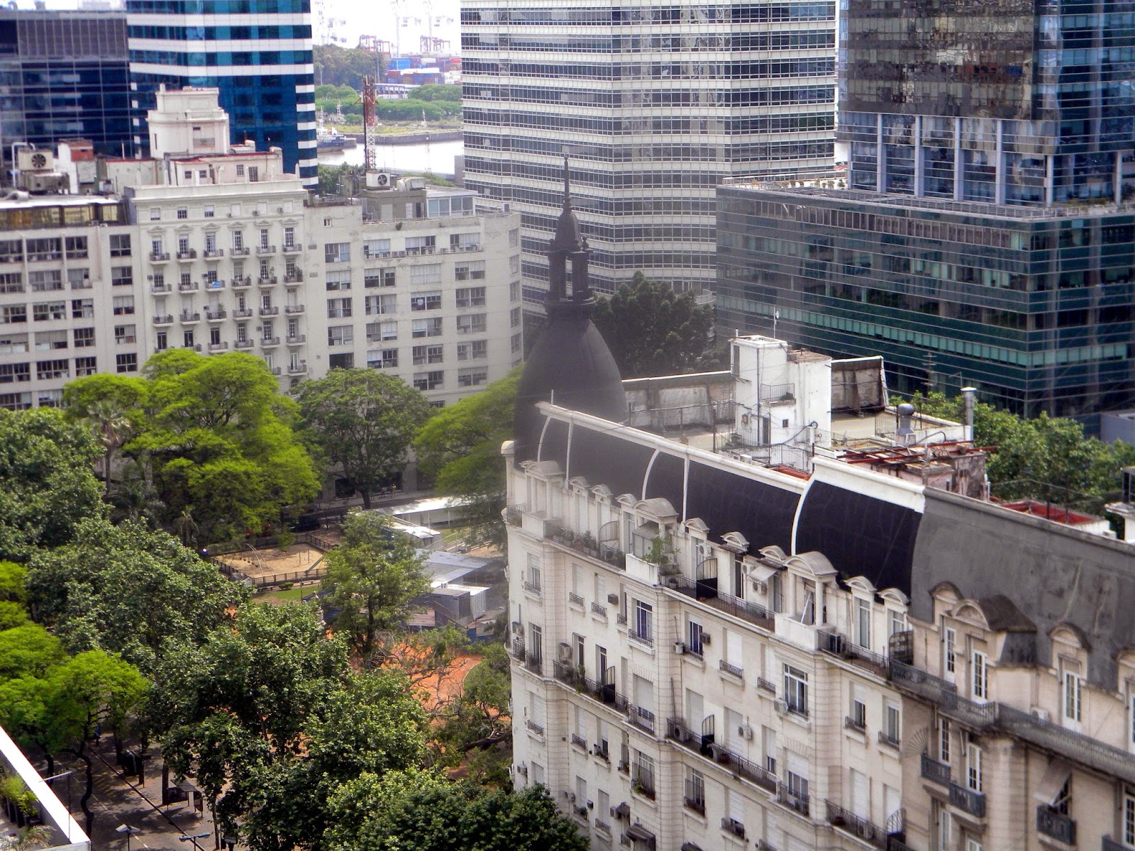Explorador Turístico: EDIFICIO COMEGA