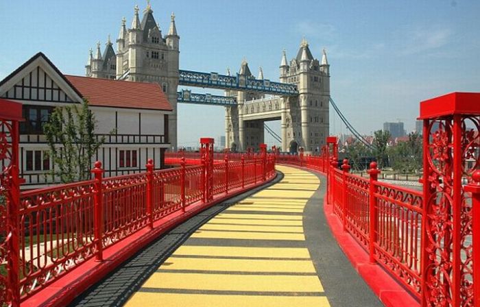 mdolla: Tower Bridge in China (6 pics)
