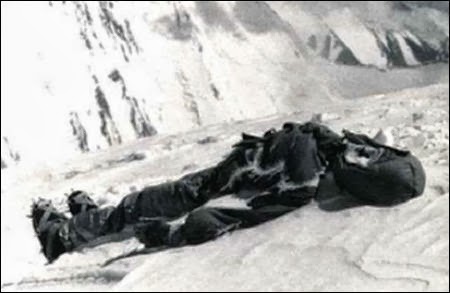 The Unbelievable Facts : Mount Everest, The Grave To Over 200 Dead Bodies