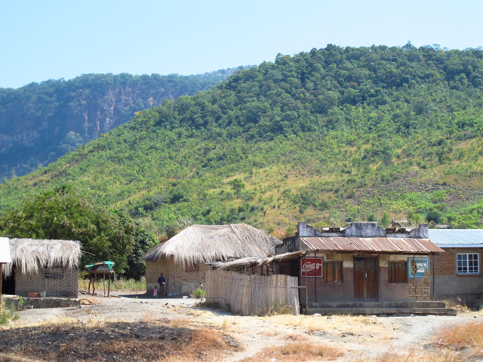Leo in Malawi: Hot spring close to Chiweta - On the way there