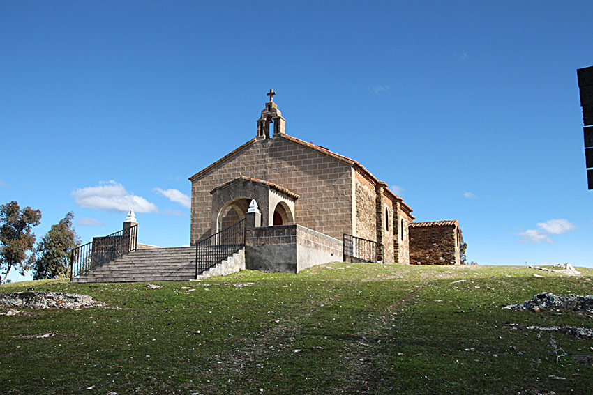 Enfilando: El Cabril y Ermita de Santa Ana (Monroy)