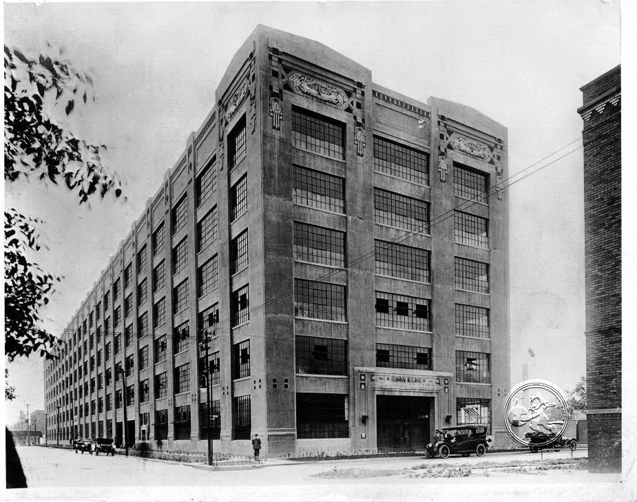 Fast is fast...: Excelsior factory in Chicago.