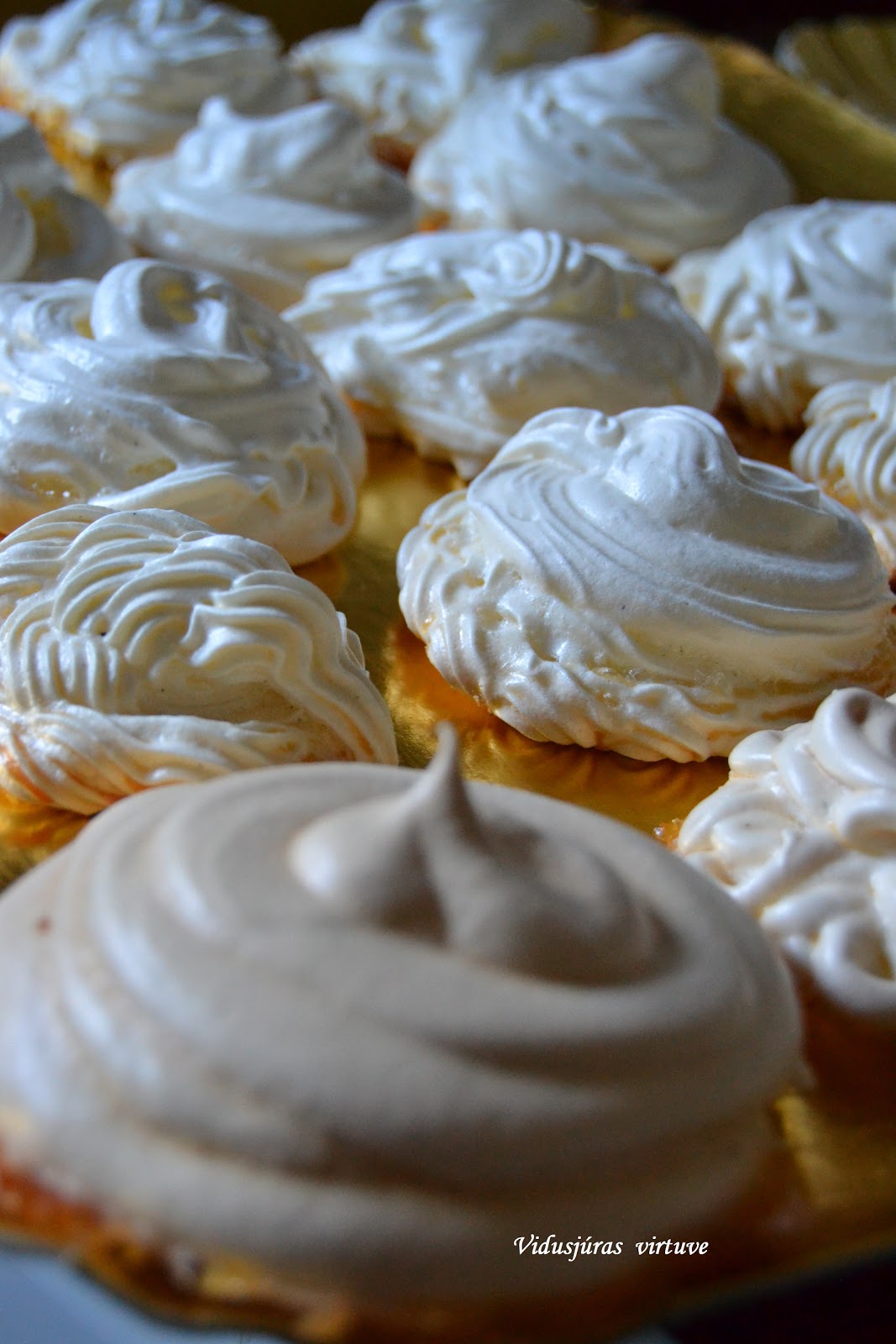 Vidusjúras virtuve: Bezé cepumi