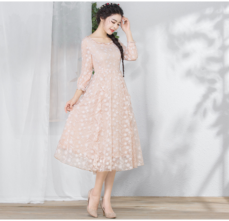 18 Eye catching women's dresses fashion