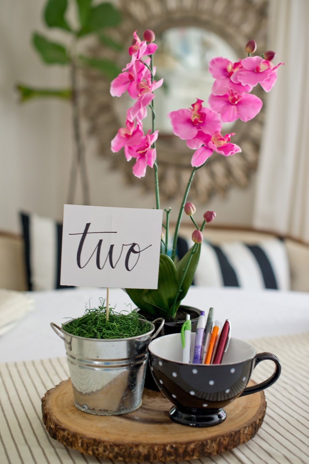 Domestic Fashionista: Moms Group Table Decor