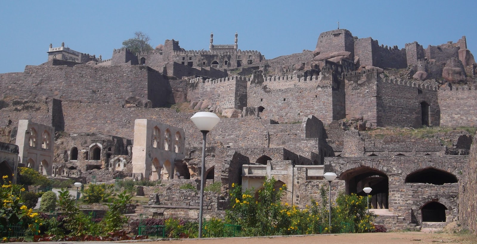 jouljet: Golconda Fort And The 7 Tombs