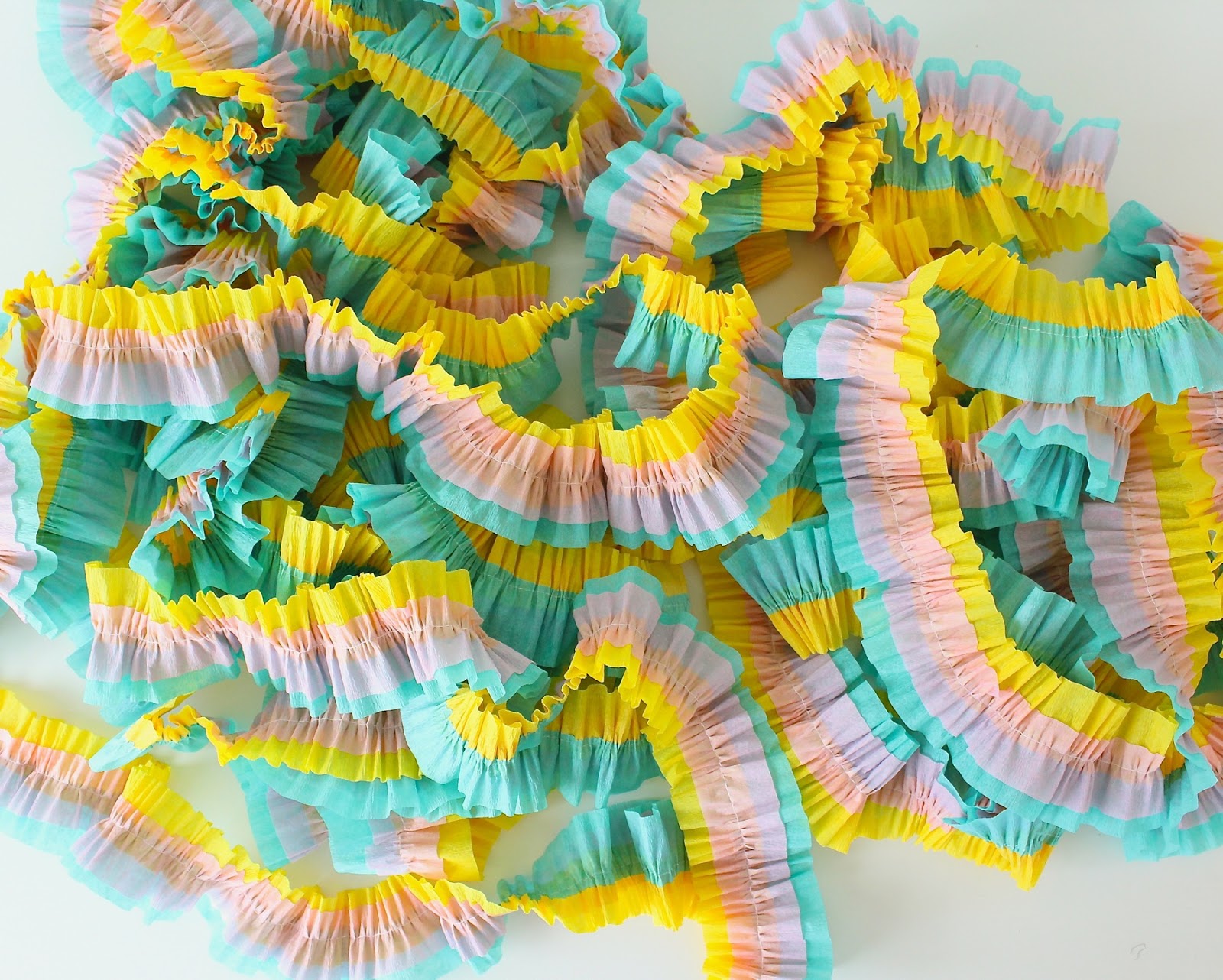 ruffled streamers gift bags - MADE EVERYDAY