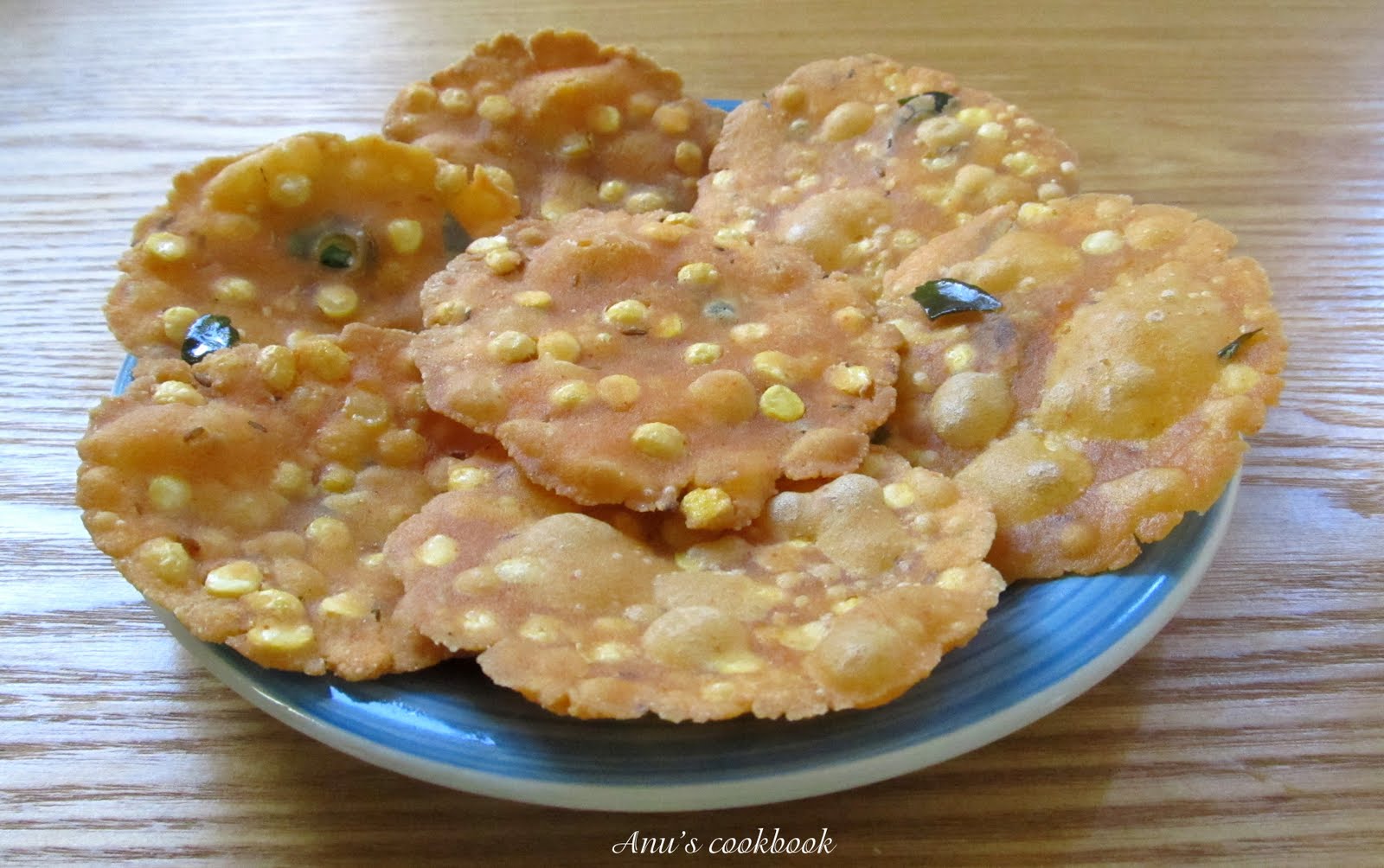 mama's cookbook: Nippatlu/Pappu chekkalu (Rice crackers)