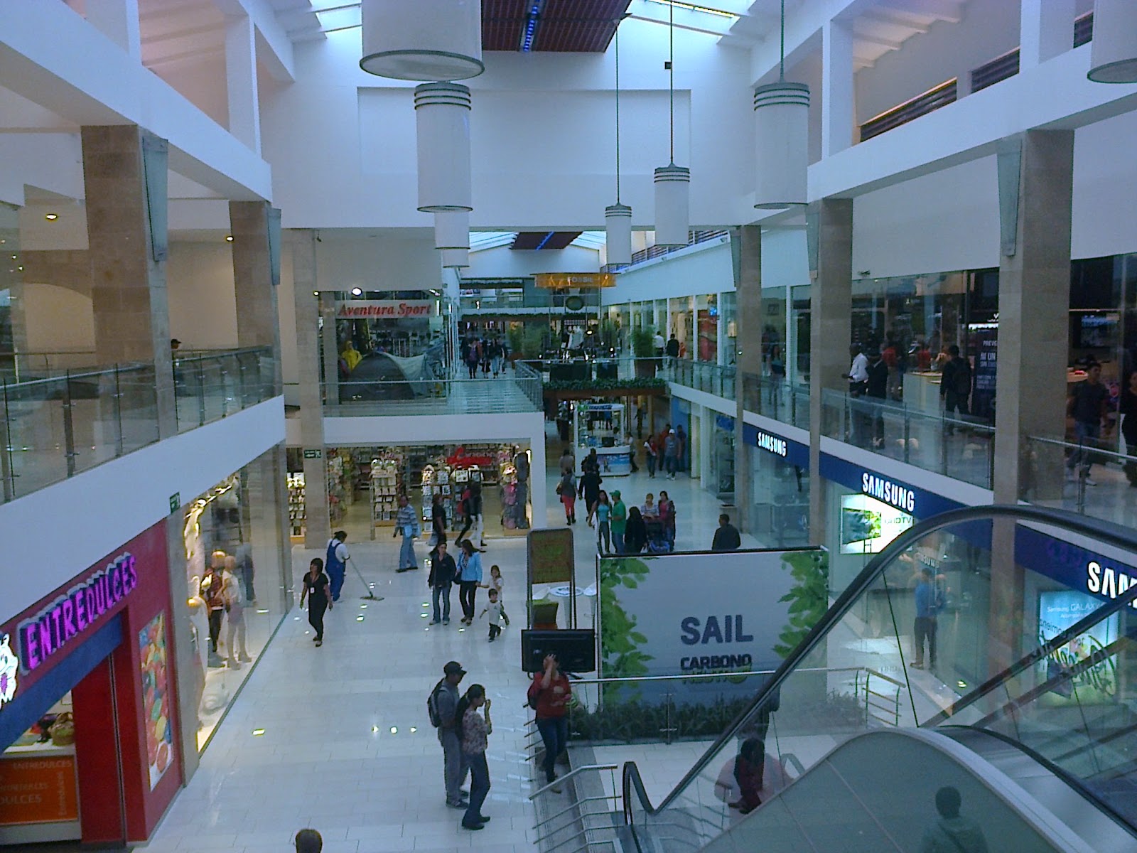 Centros Comerciales en Quito - Quicentro Shopping (Norte, Naciones Unidas)