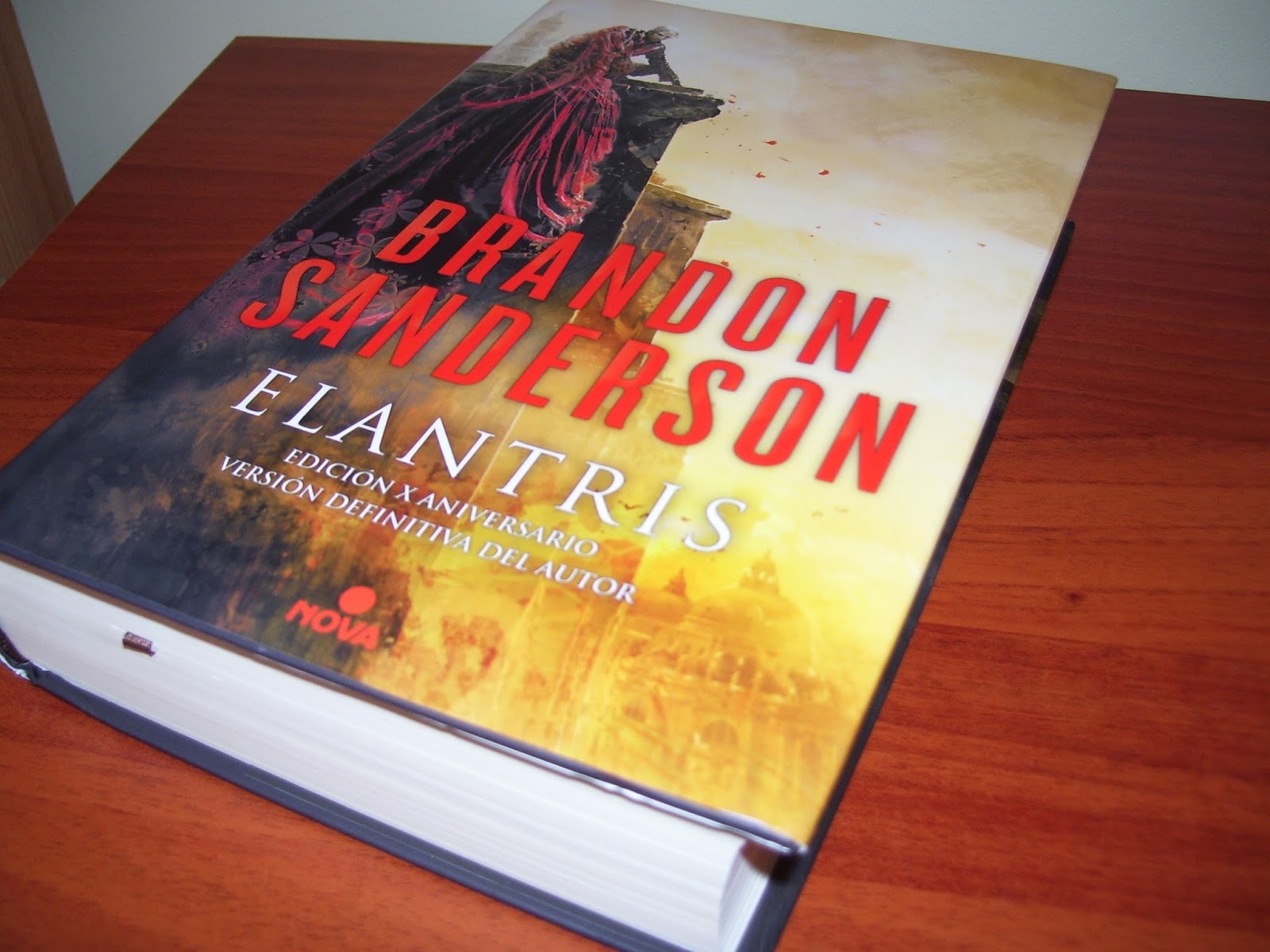 Elige un libro: RESEÑA: Elantris [ Brandon Sanderson ] con Análisis.