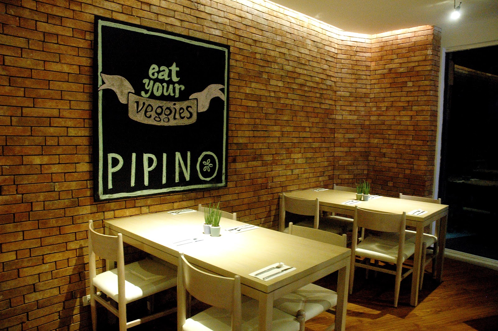DUDE FOR FOOD: Cool Vegetarian at Pipino's