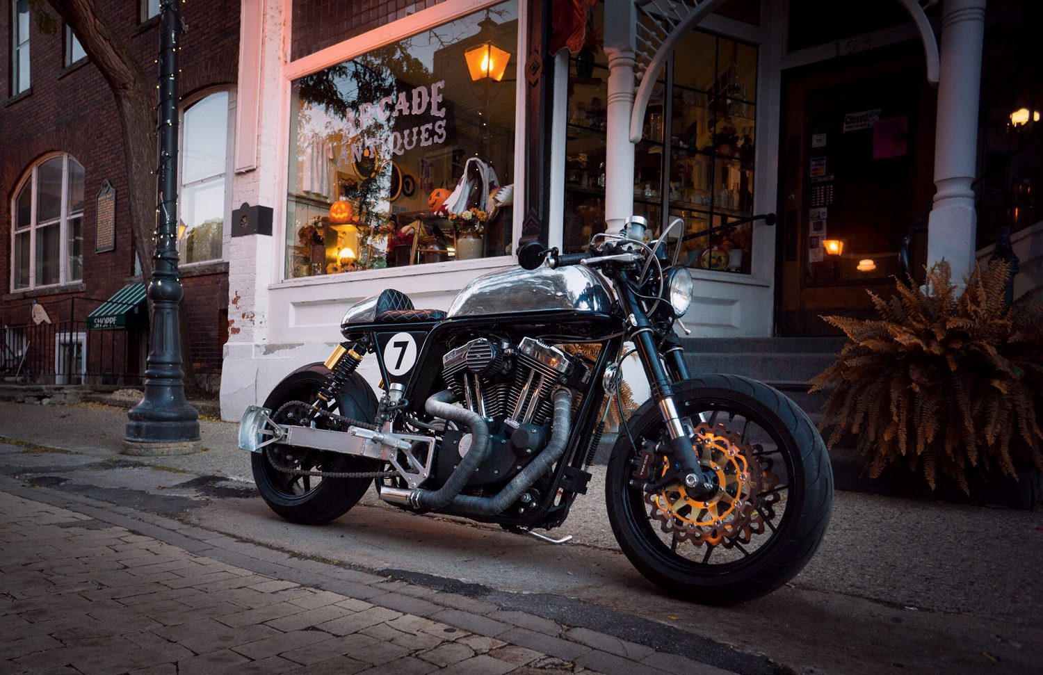 The Cafe Sportster - Inazuma café racer