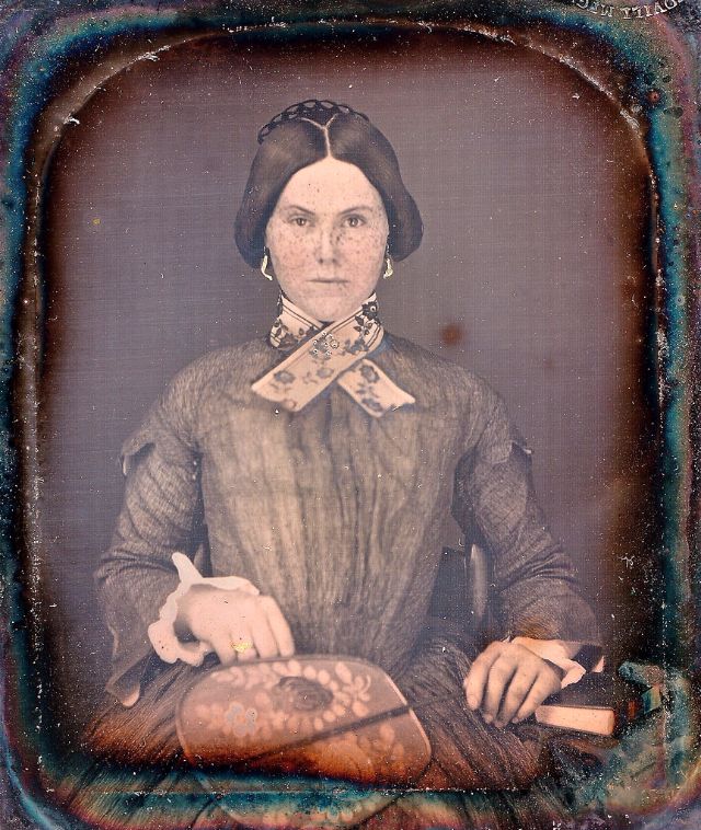 Lady in Style – Glamorous Photos of Fashionable Women in the Mid-19th ...