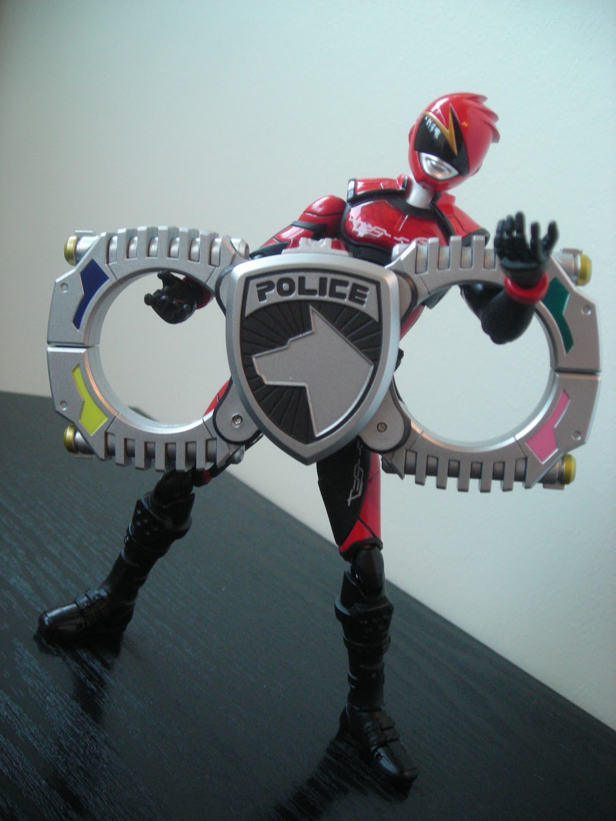 My Shiny Toy Robots: Toybox REVIEW: S.H. Figuarts Deka Red