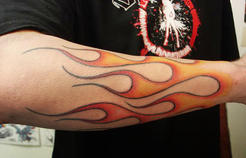 Flame Tattoosteulugar
