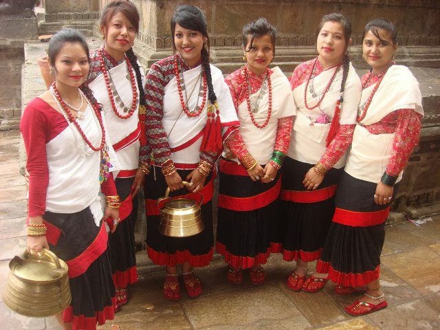Newa Mirror: Newari beauty in tradational costumes