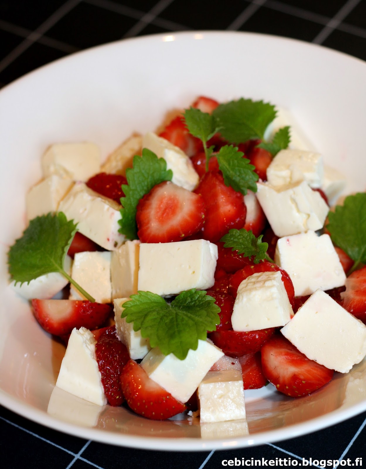 Cebicin keittiö: Isoäidin juustoa ja mansikkaa