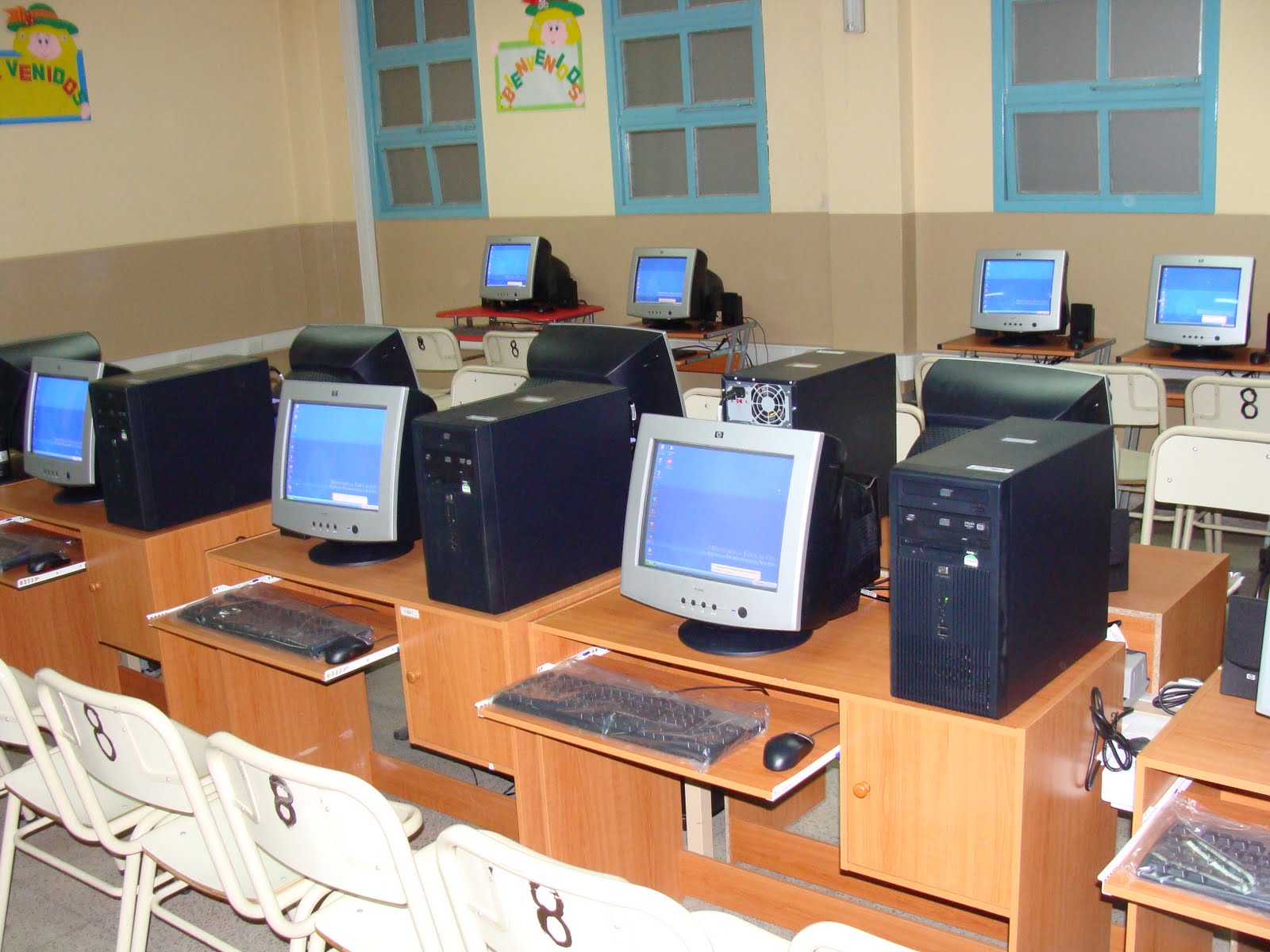 Colegio Polimodal N° 64 "Gdor. Juan Manuel Salas": SALA DE INFORMATICA