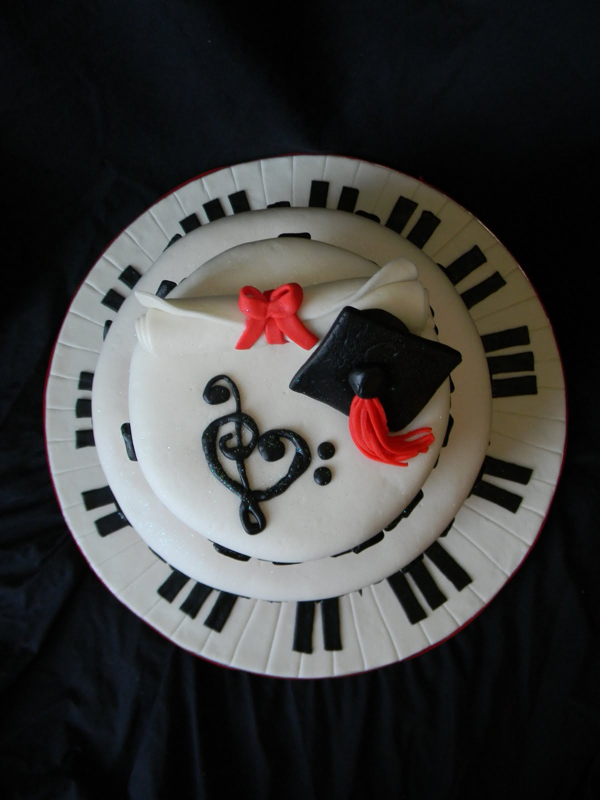 Jesicakes: Music Graduation cake!