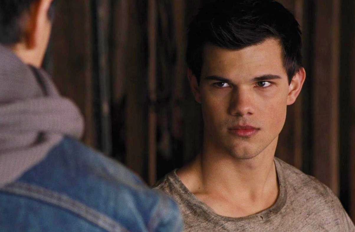 OFFICIAL TAYLOR LAUTNER FAN PAGE: Old/New Screen Caps of Jacob Black in ...