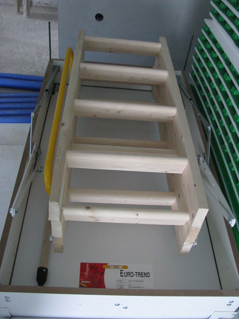 S54U: Podstrešne stopnice