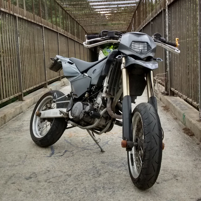 Secret LA i5 freeway motorcycle crossing