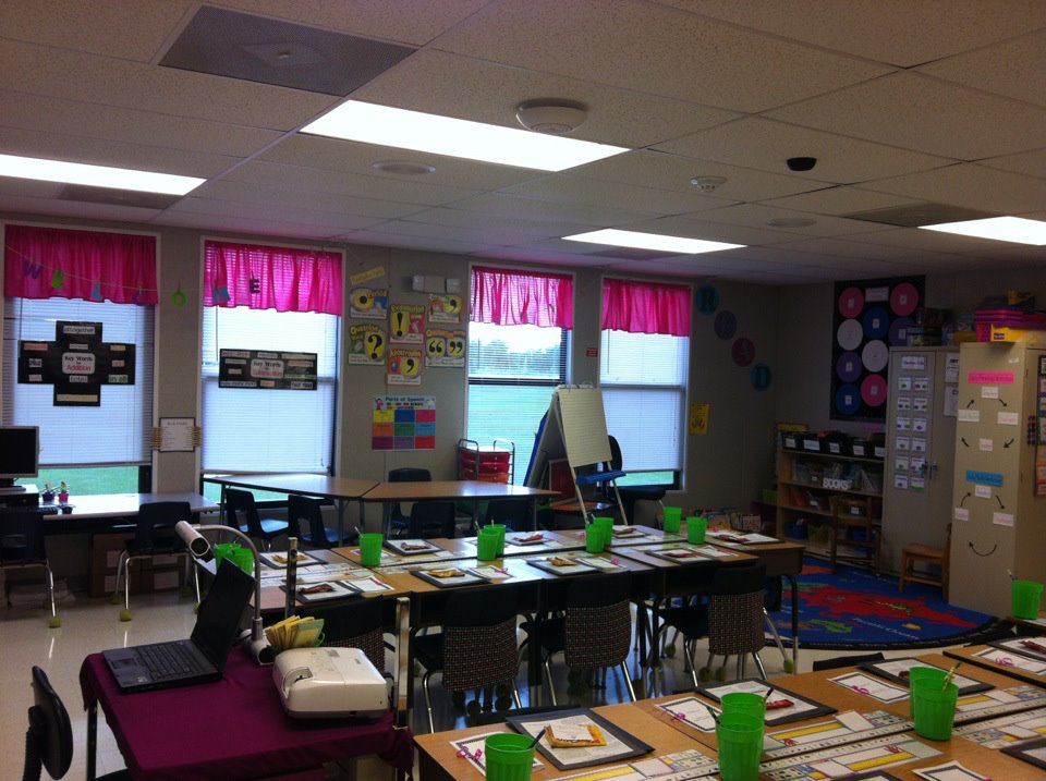 Mrs. Rhoads' Classroom: My Polka Dot Classroom and Teacher Gifts