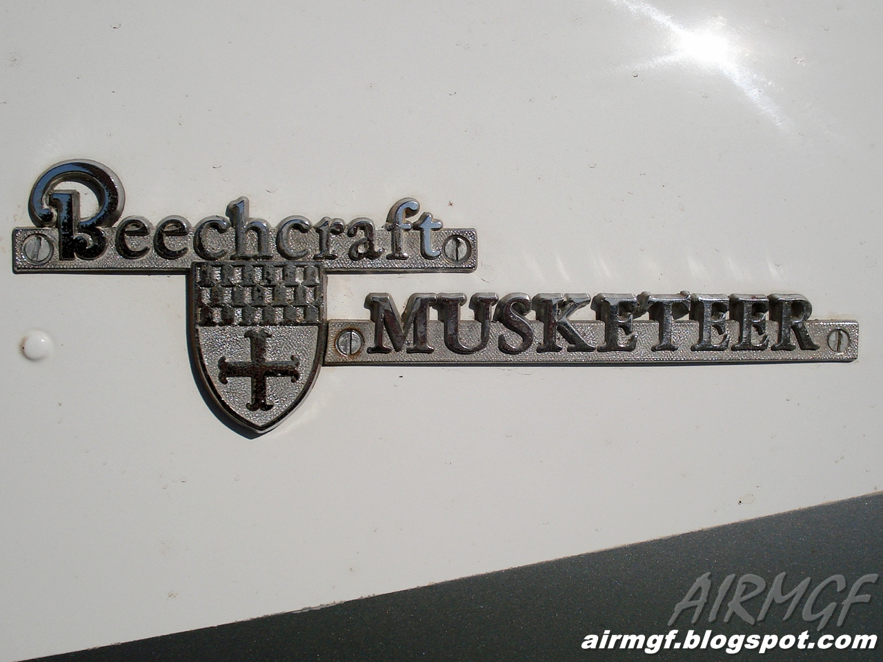 AIRMGF: PT-BXE : BEECH 23 MUSKETEER UMA ULTRA RARA AERONAVE NO SBMG!!