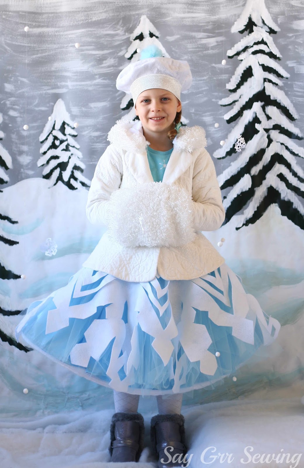Say Grr Sewing: Snowflake Outfit