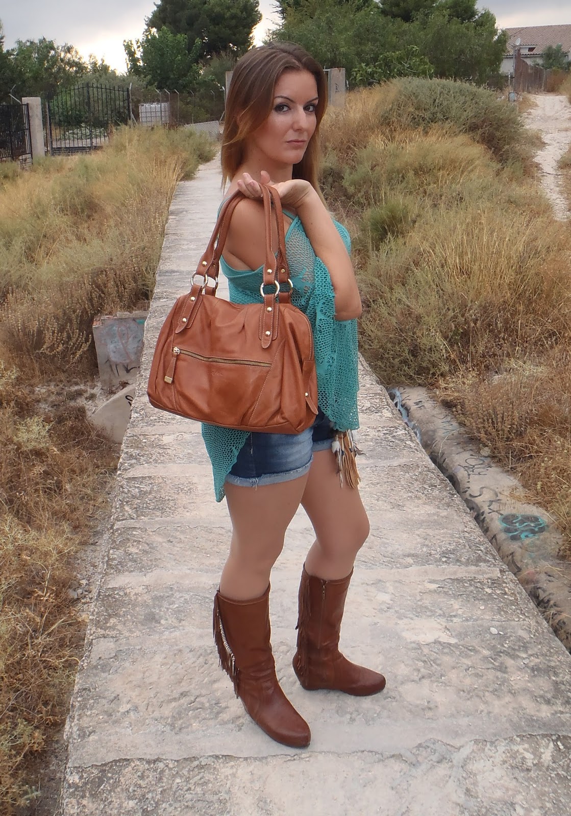 No controles mi forma de vestir porque es to-tal: Botas altas con flecos