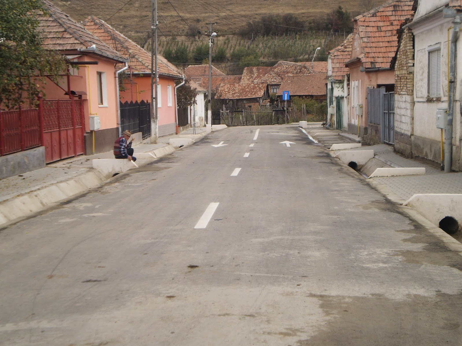FOTO și VIDEO: 3 STRĂZI din Ighișu Nou au fost ASFALTATE | MEDIAŞ ...