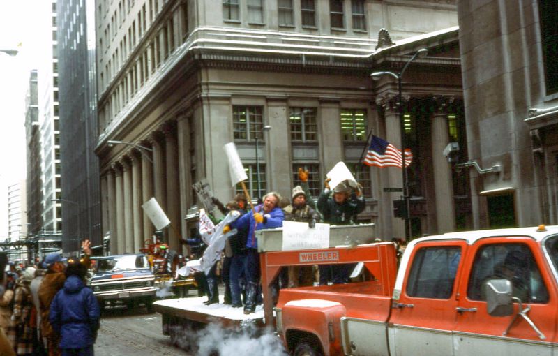 56 Fascinating Photos That Capture Street Scenes of Chicago in the ...